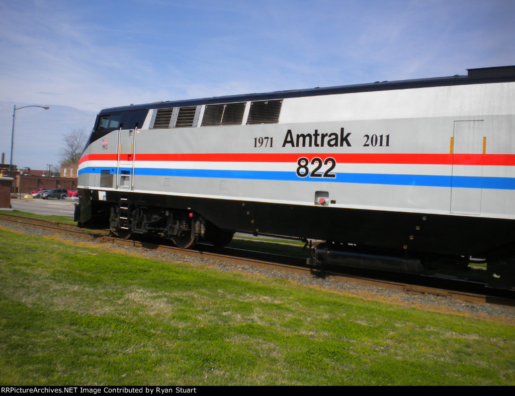 Amtrak P40DC #822
